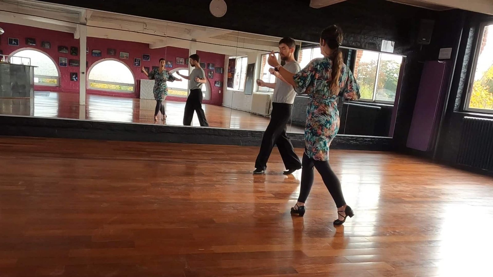 Solo continuous volta spot turn - Apprendre le pas de base de la Samba